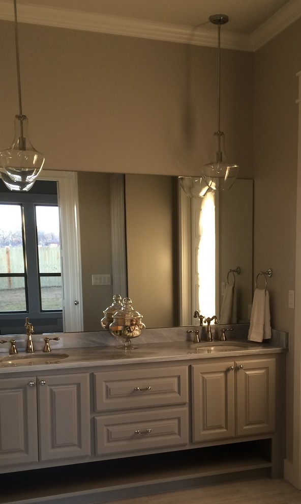 Contemporary Charm - Traditional - Bathroom - Austin - by Mike Pardue ...