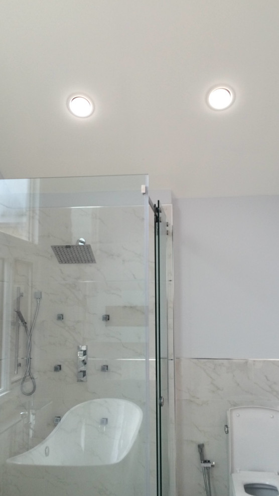 Custom-made glass shower with freestanding tub - Modern - Bathroom ...