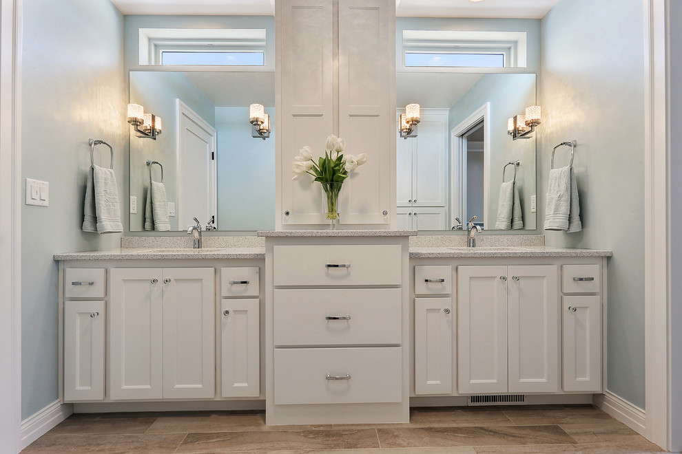 De Pere Modern Farm house - Farmhouse - Bathroom - Other - by ABK ...