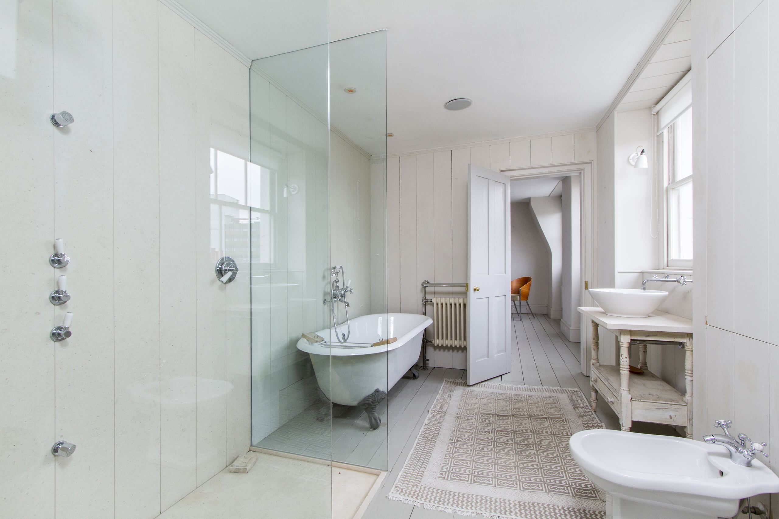 Bathroom Planning: 10 Ways to Design a Practical Family Bathroom | Houzz UK