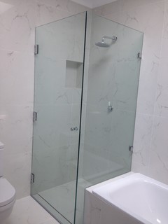 Frameless Corner Shower Screen with Bath - Contemporary - Bathroom ...