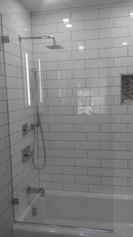 Frameless Splash Guard - Moderne - Salle de Bain - New York - par ...