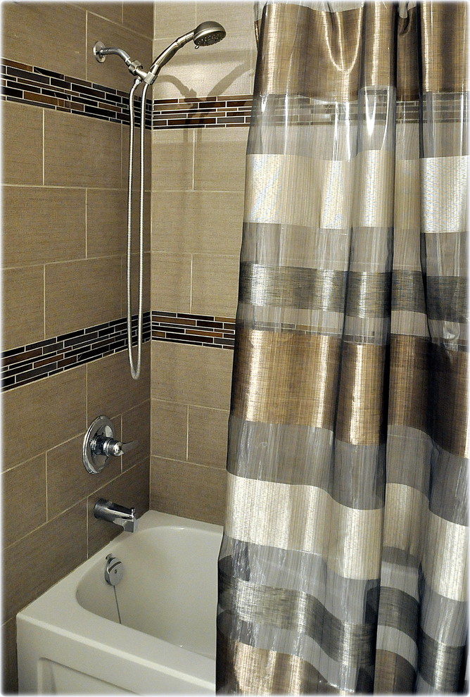 Guest Bathroom Reno - Traditional - Bathroom - Toronto - by Egoist ...