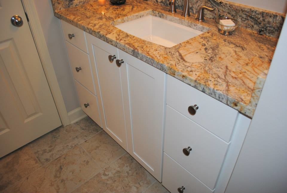 Hall Bath Remodel with KOHLER Archer Sink & Villager Tub - Salle de ...
