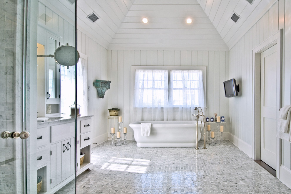 Hamptons Style Bathroom - Beach Style - Bathroom - New York - by ...