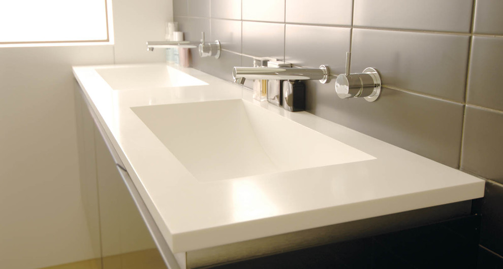 Hanex Solid Surface White - Bathroom - Chicago - by Stalwart Systems, LLC | Houzz UK