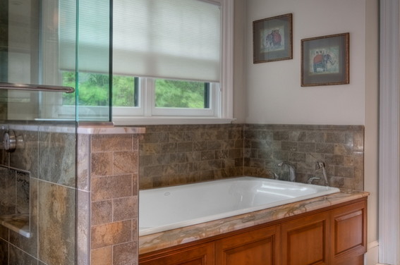 Historical Restoration on a Grand Scale - Moderno - Cuarto de baño ...