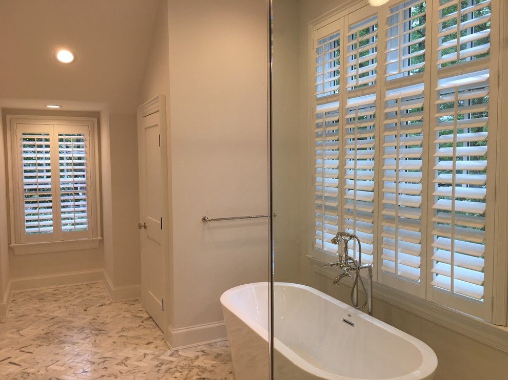 Hunter Douglas Plantation Shutters in Master Bathroom - Classique - Salle de Bain - New York ...