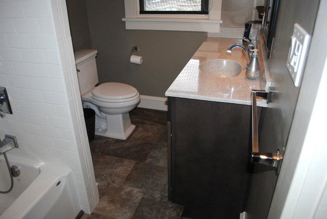 Java Vanity, White Subway Tile, Vinyl Floor - Classique - Salle de Bain ...