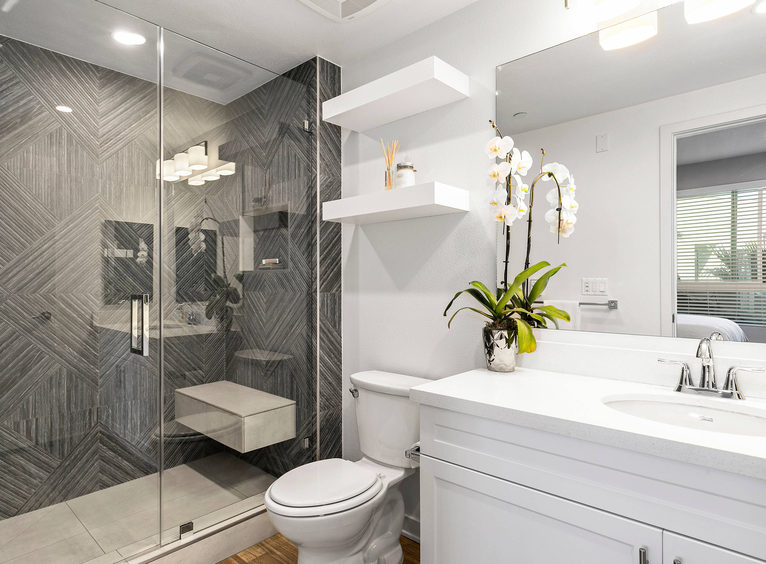 8 Inspiring 8-by-5-Foot Bathrooms