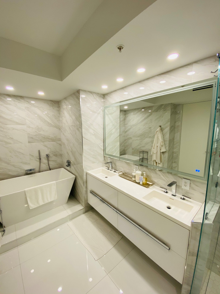 La Gorce Project - Bathroom - Miami - by TVI Construction, Corp | Houzz UK