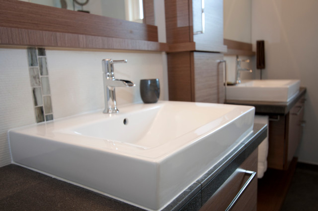 Lean and Linear Bath - Modern - Bathroom - Portland - by LeVernois ...