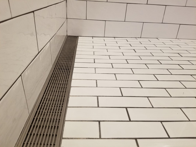 LUXE Wedgewire Linear Drains - Minimalistisch - Badezimmer - Atlanta ...