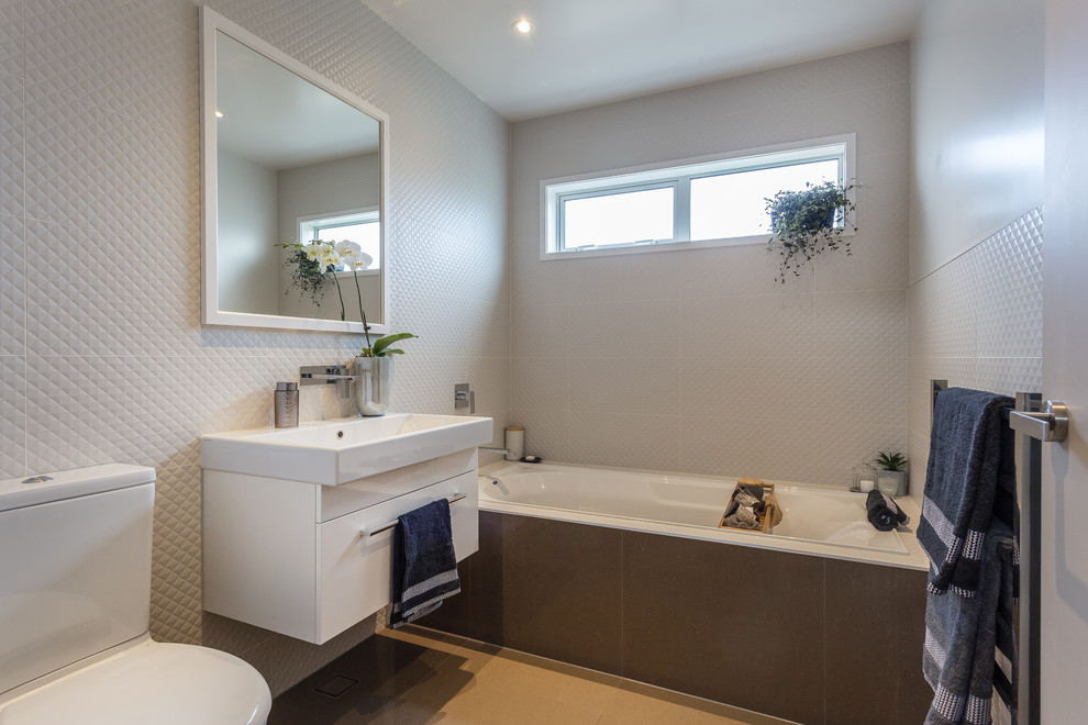 Main bathroom upstairs - Bathroom - Auckland - by Alpha 1 Builders | Houzz