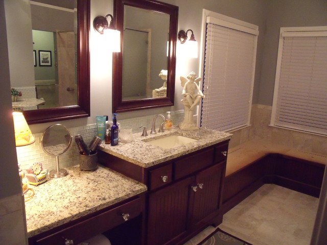 Make-up vanity with raised sink cabinet - Classique Chic - Salle de ...