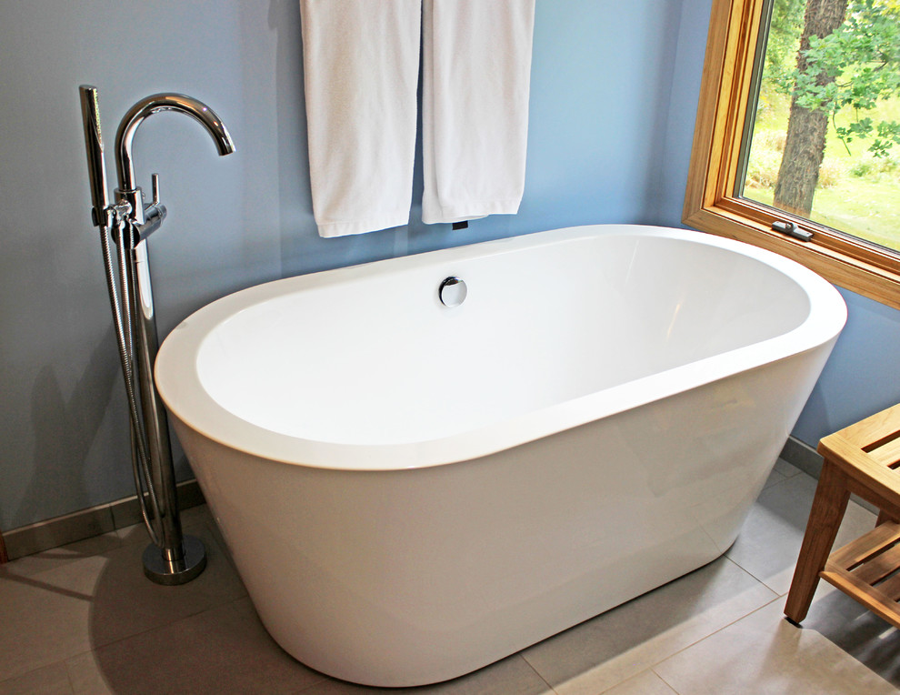 Master Bathroom with Free Standing Tub, Quartz Countertop and Grey ...