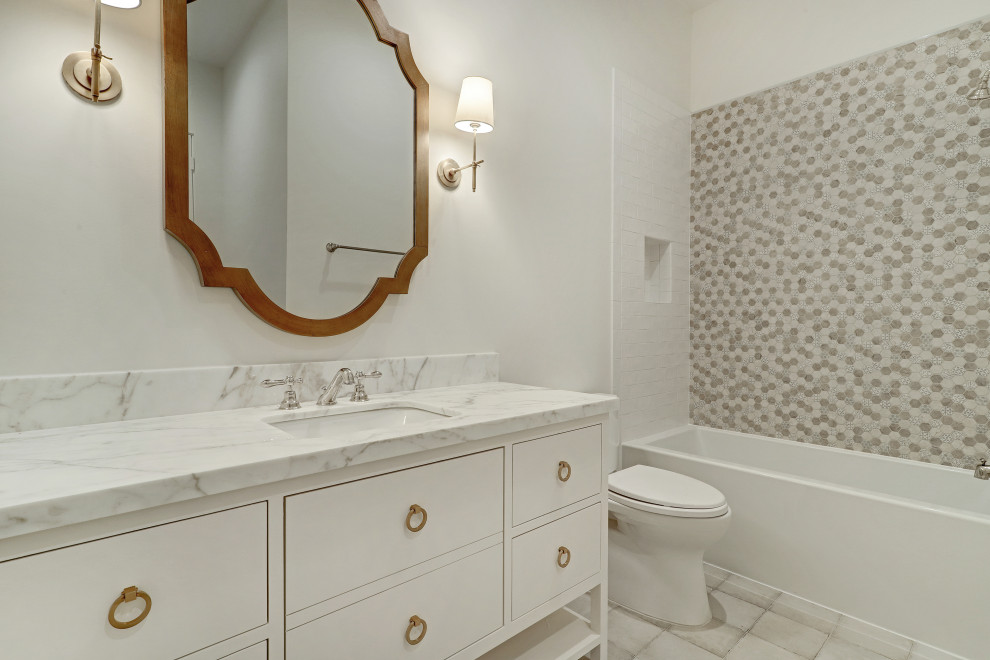 memorial residence - Bathroom - Houston - by Ava Custom Homes | Houzz