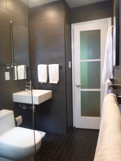 Midsize bathroom with walk in shower - Classico - Stanza da Bagno ...