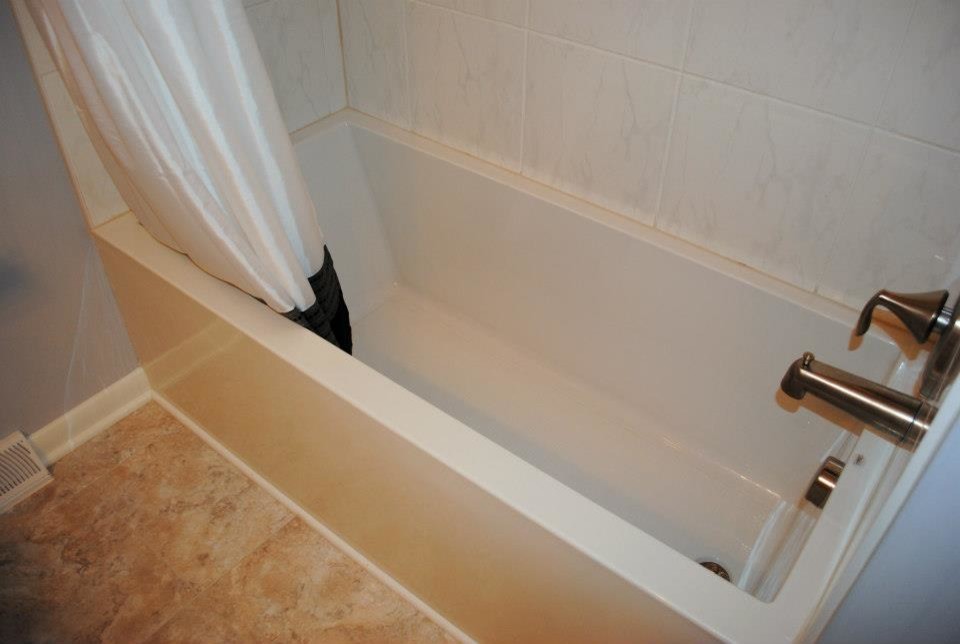 Mirabelle Soaker Tub, Vinyl Floor, Porcelain Tile - Traditional ...