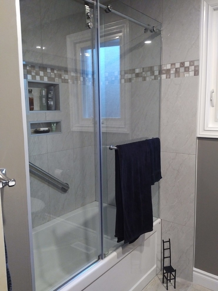 Modern Main Bathroom - Modern - Bathroom - Toronto - by HQ Construction ...