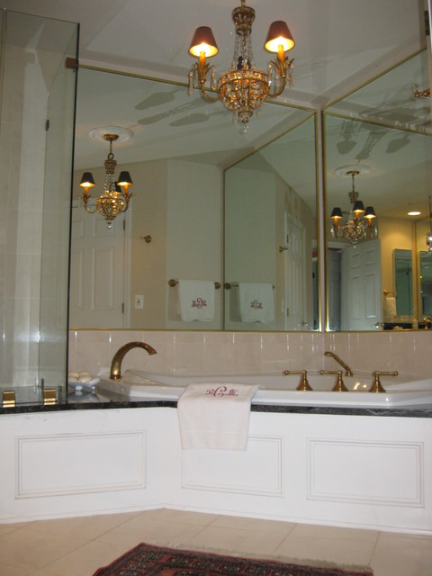 Old Town Alexandria Master Suite - Classique - Salle de Bain ...