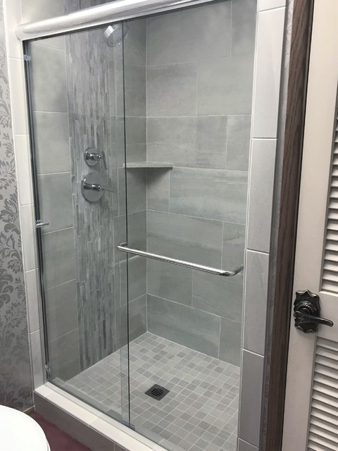 One Stadium Way Tacoma Condos- Bathroom - Classique Chic - Salle de ...
