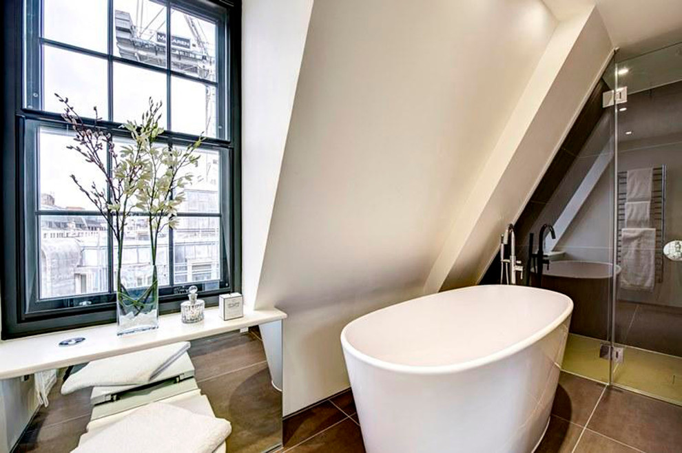 Paramount House - Contemporary - Bathroom - London - by Selectaglaze ...