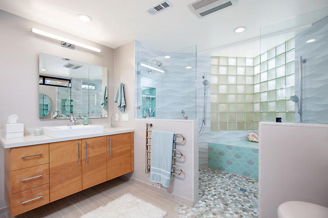 Pony walls with Glass Panels Allow The Shower to Shine - Maritim ...