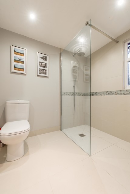 Recess feature shelving in master bedroom loft conversion ...