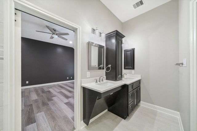 Universal Design Master Suite