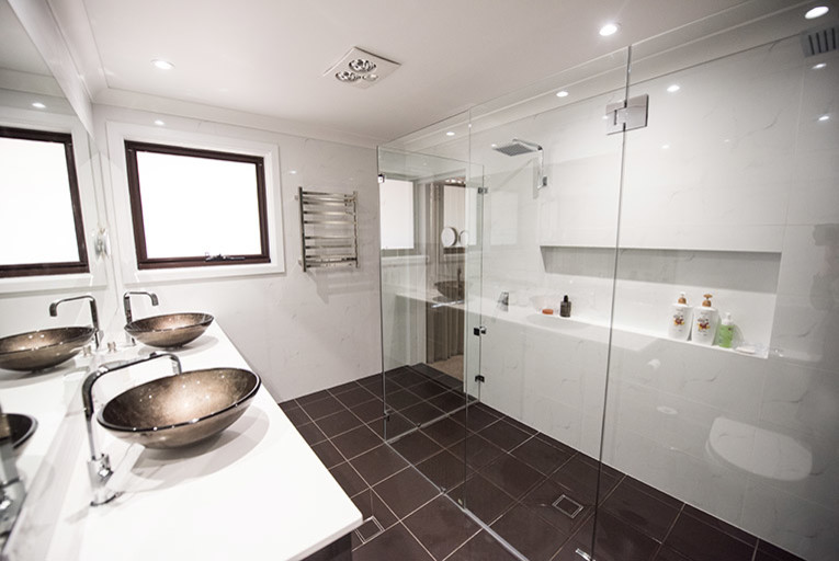 Residential Interior Design in Castle Hill - Modern - Badezimmer ...