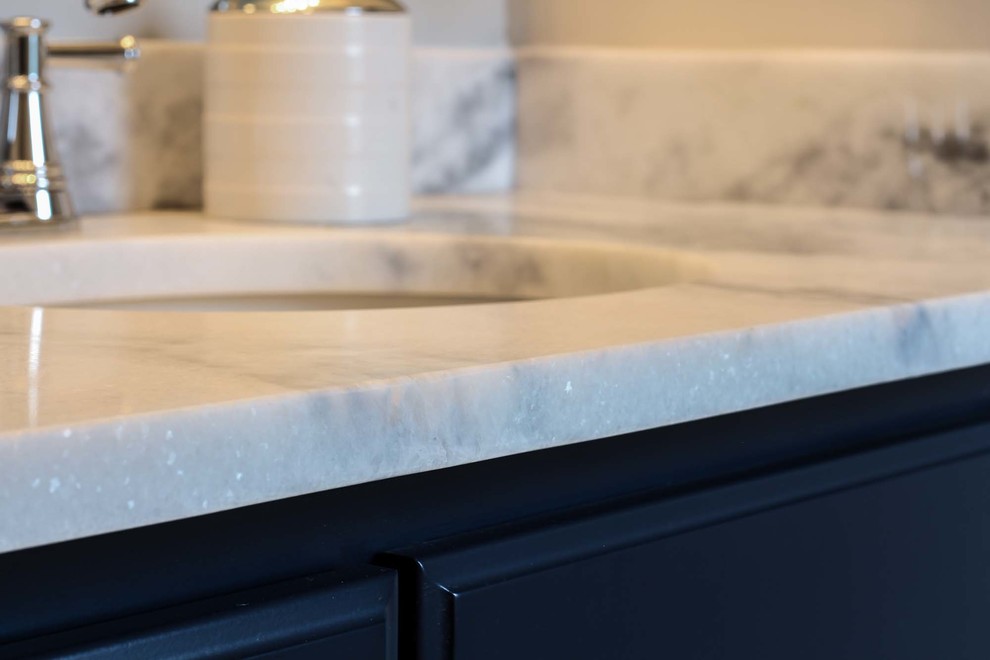 Shadow Storm Quartzite Bathroom Countertops - Classique - Salle de Bain ...