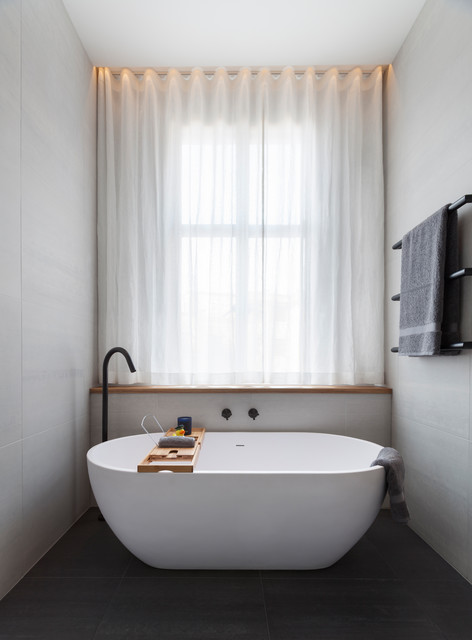 Simple modern bath - Bathroom - London | Houzz