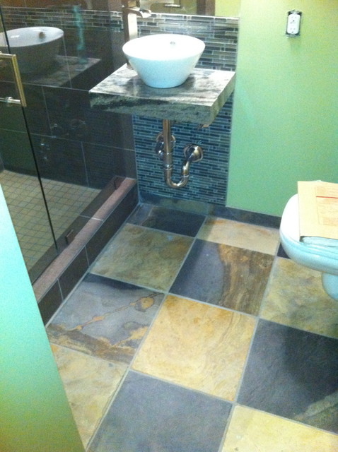 Slate floor tile & porcelain showers - Éclectique - Salle de Bain ...