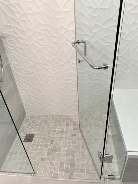 SMALL BATHROOM RENO - Classique Chic - Salle de Bain - Toronto - par ...