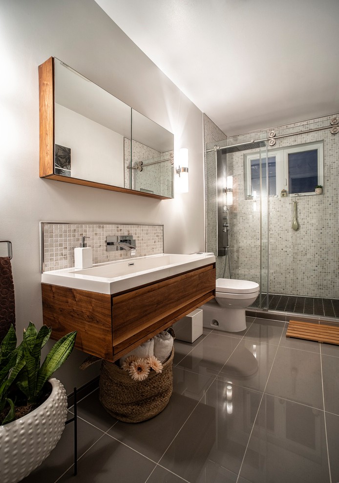 Small Bathroom transformation - Modern - Bathroom - Montreal - by ...