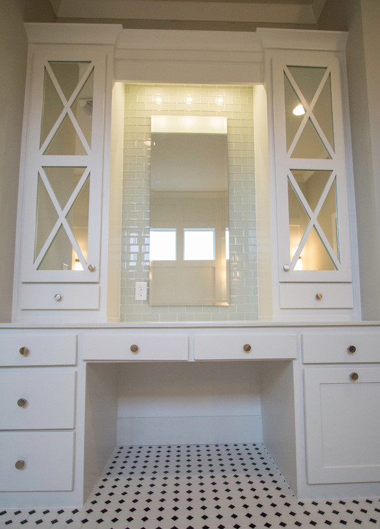 Smithville 1.5 Story Craftsman/Contemporary - Contemporary - Bathroom ...