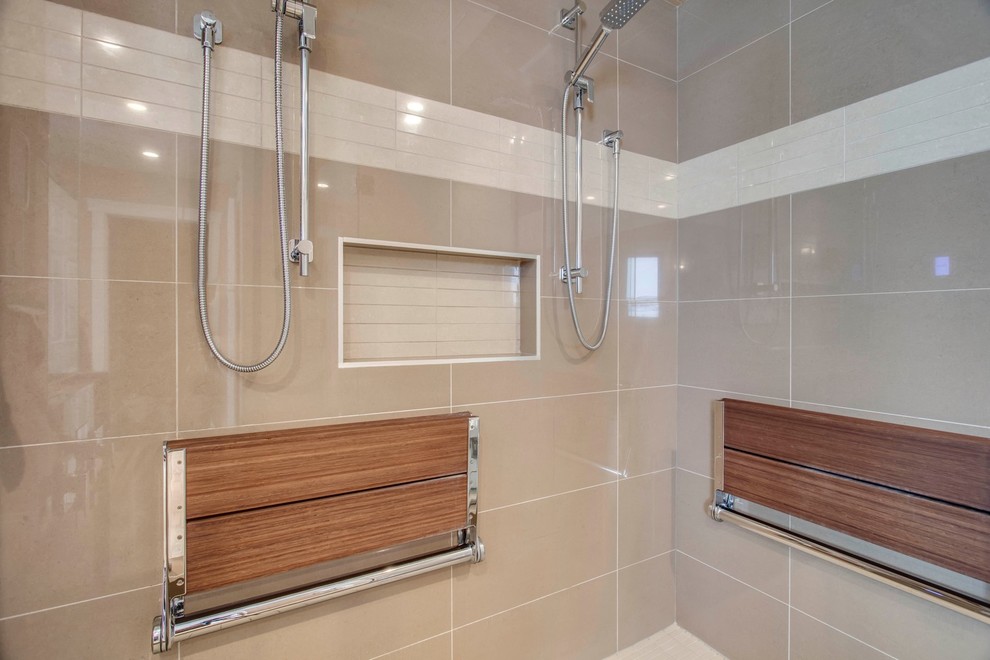 Spa-Like Bathroom with Fully Loaded Shower - Modern - Badezimmer ...