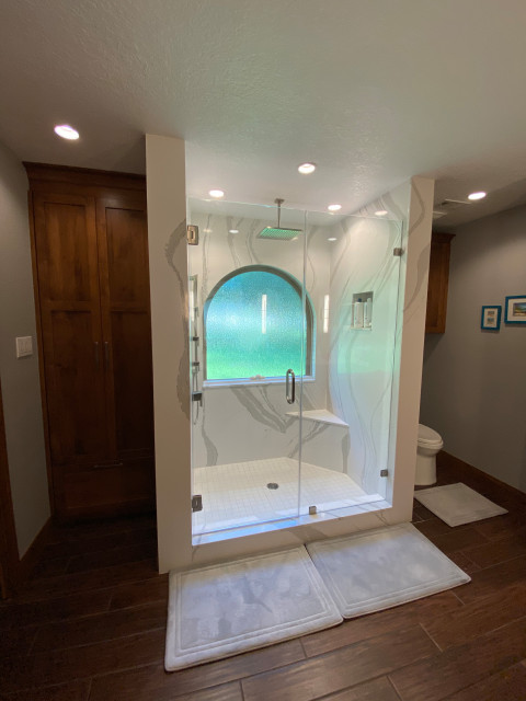 Spa-Like Shower = Relaxation Station - Clásico - Cuarto de baño ...