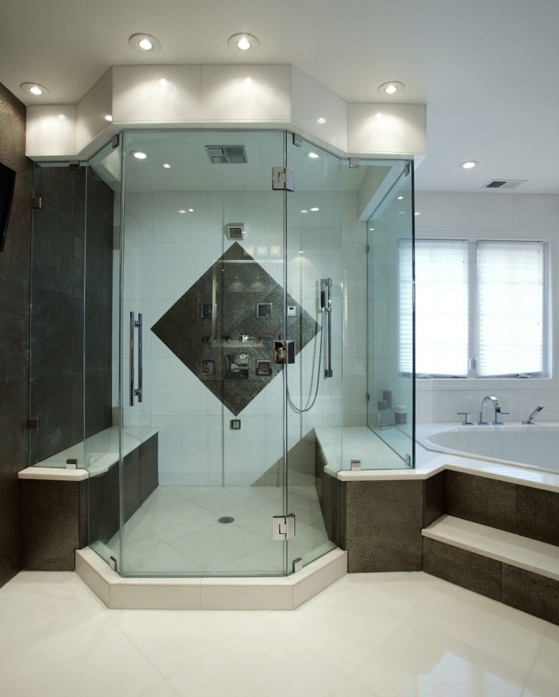 Spa Treatment at Home with Stunning Bath and Walk-in Closet - Modern ...