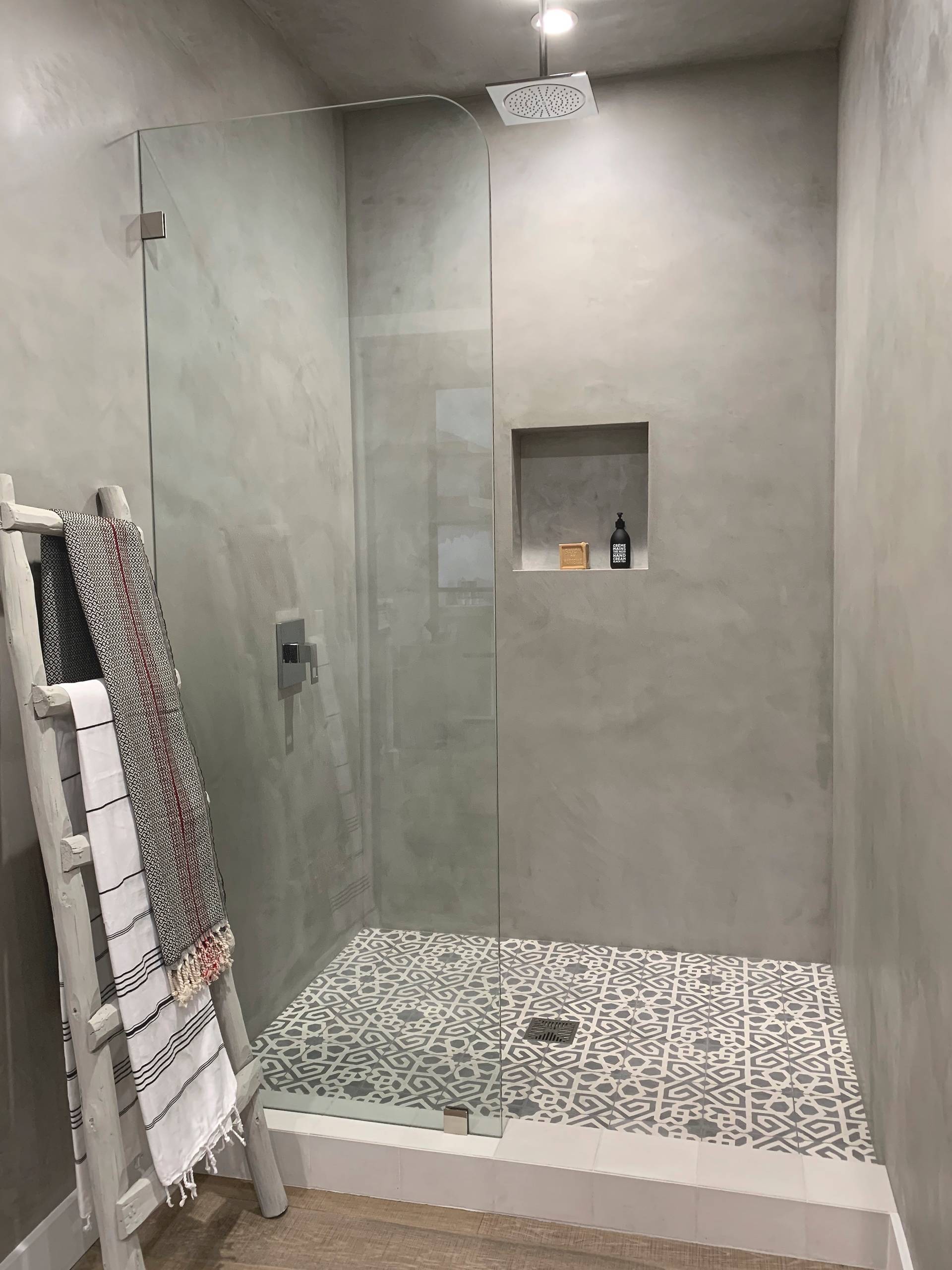 How to Use Tadelakt in a Bathroom | Houzz UK