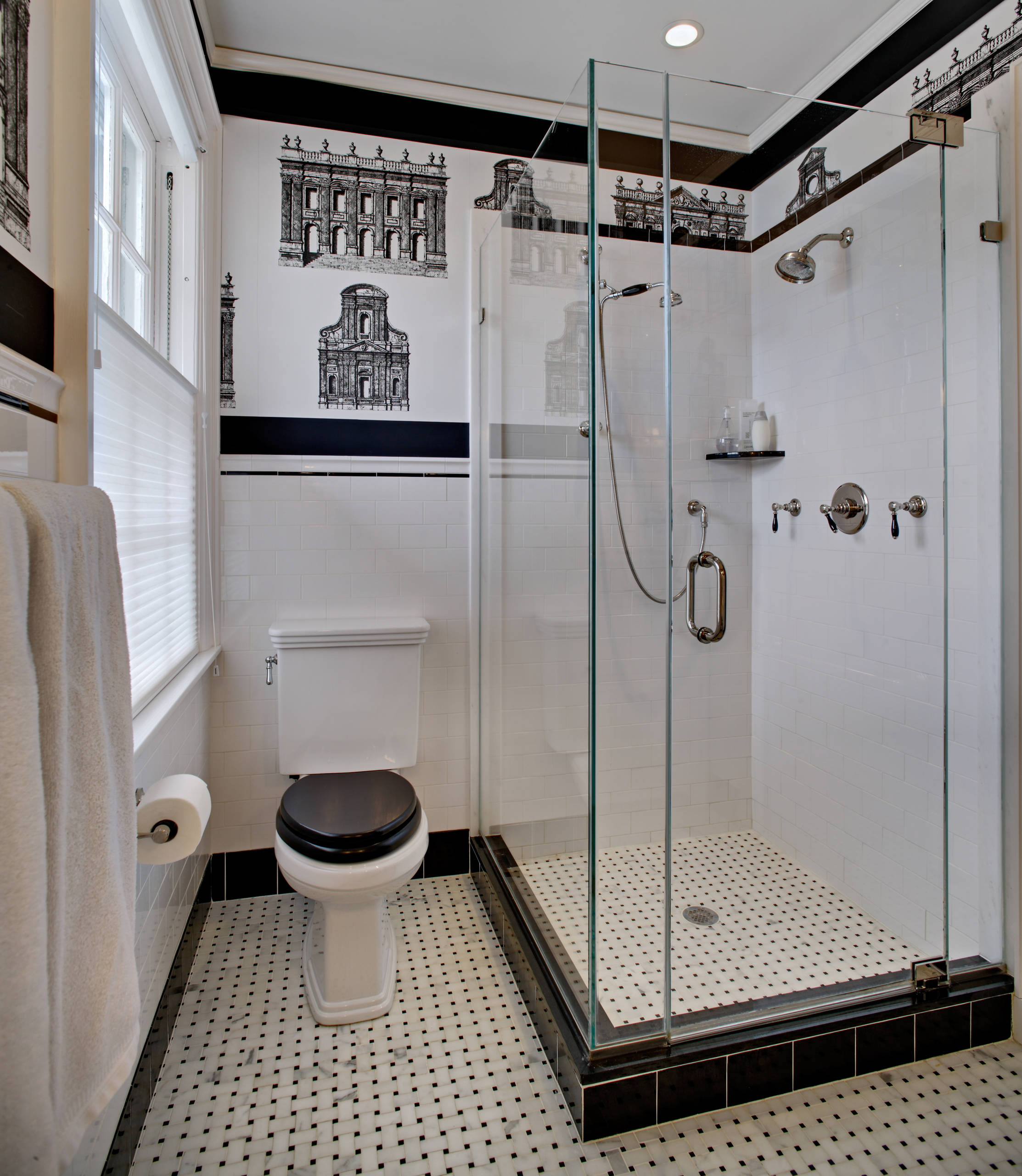 The Black Lid White Toilet Makes a Stylish Comeback Houzz NZ