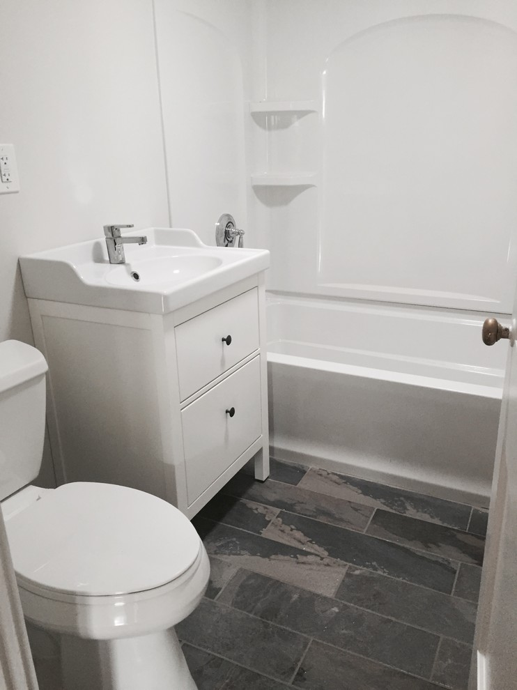Transitional Bathroom Classique Chic Salle De Bain Providence