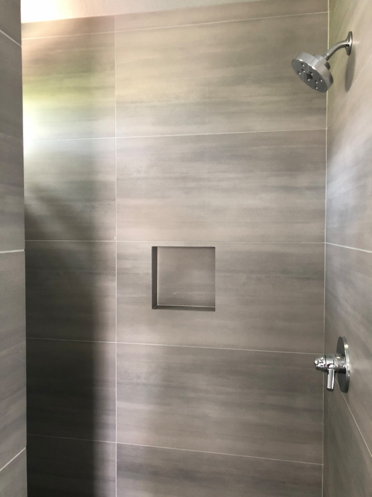 Urban Farmhouse - Contemporary Urban Compound - Salle de Bain ...