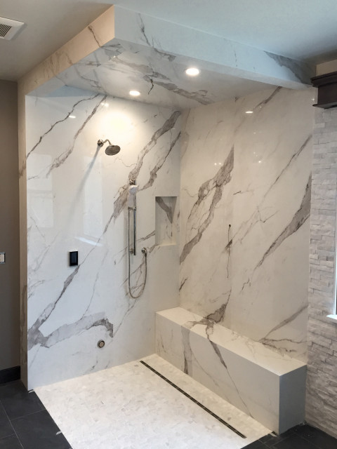 white marblesque walk-in shower walls - Salle de Bain - Denver - par YK ...