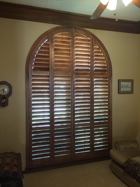 Arch Top Plantation Shutters - Richardson, Texas - Classique - Chambre ...