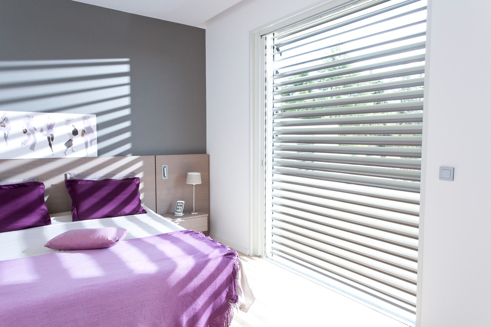 Bedroom Looks with Somfy Motorization - Modern - Bedroom - New York ...