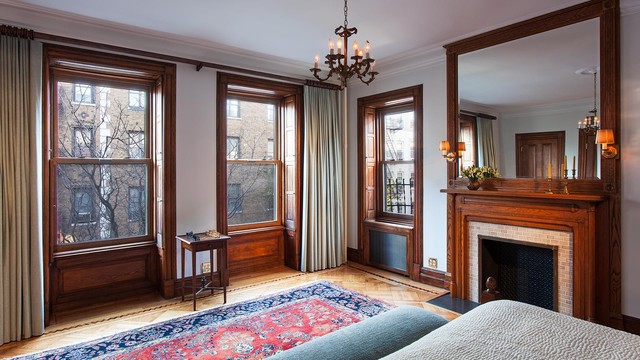 Convent Avenue Mansion in New York City - Klassisch - Schlafzimmer ...