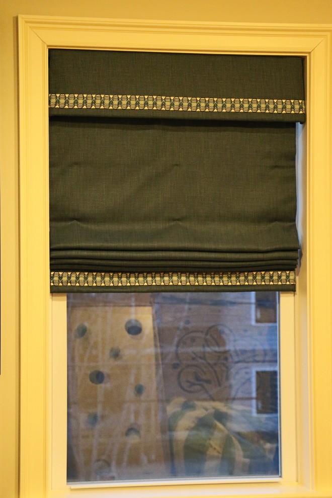 Cordless Roman shades with matching valance and trim detai ...