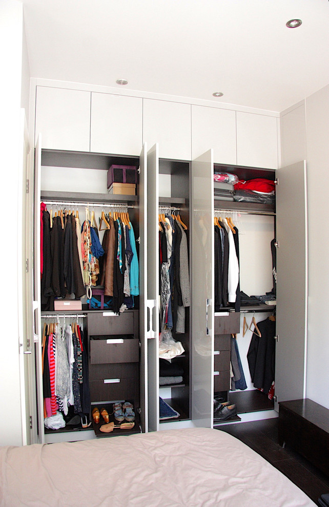 Corner build in bedroom wardrobe - Contemporary - Wardrobe - London ...